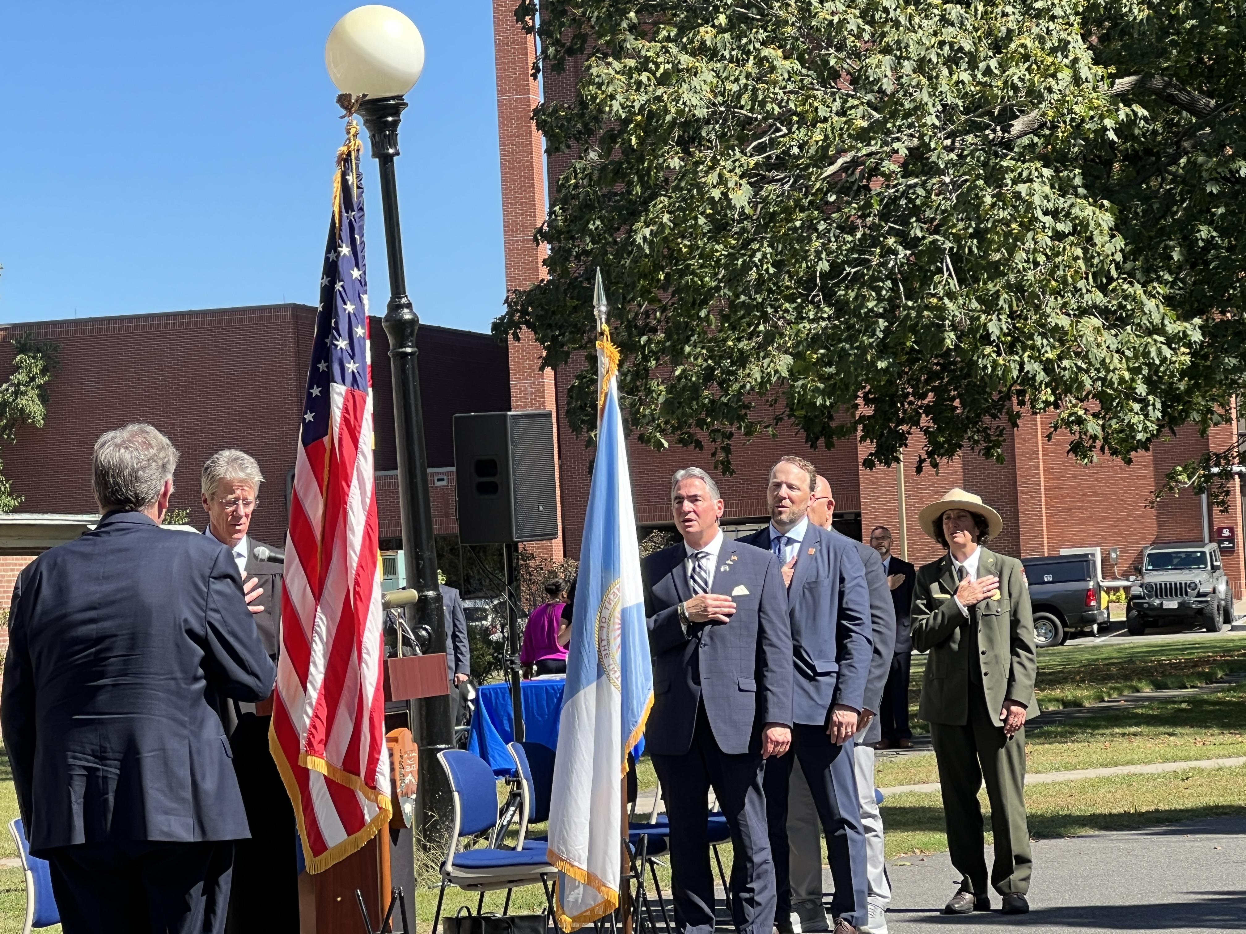 Mayor Sarno Brings Greetings to Welcome New US Citizens at USCIS ...