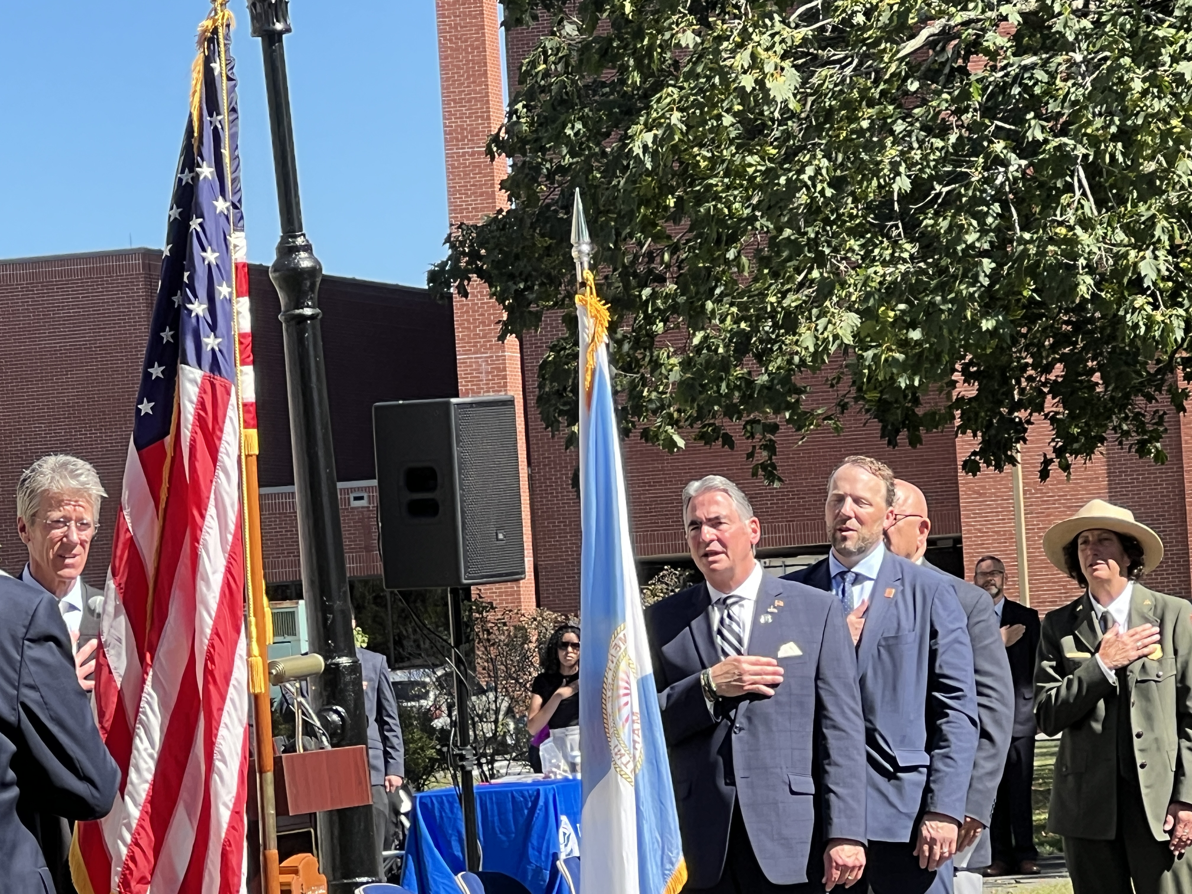 Mayor Sarno Brings Greetings to Welcome New US Citizens at USCIS ...